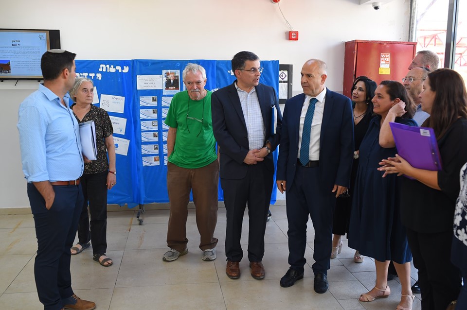 Director General of the Ministry of Education visits SAE - The Society ...